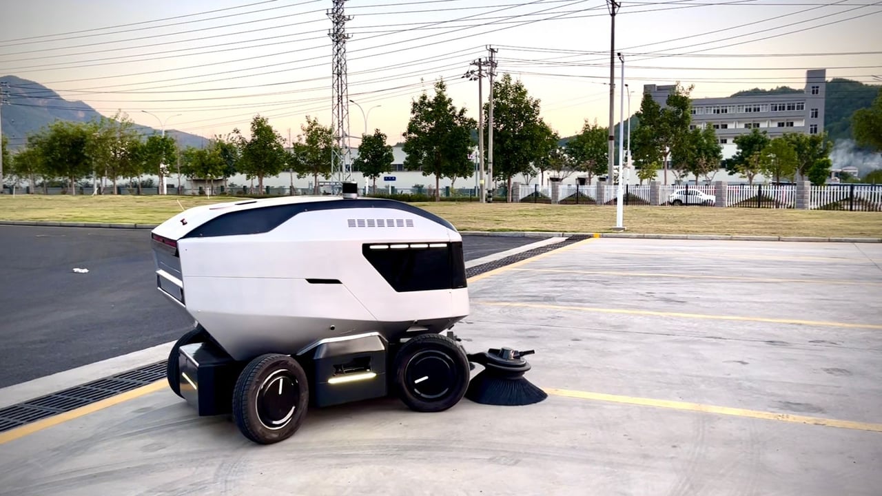 Outdoor Mobile Robotics